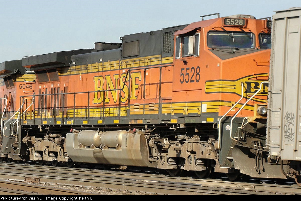 BNSF 5528
